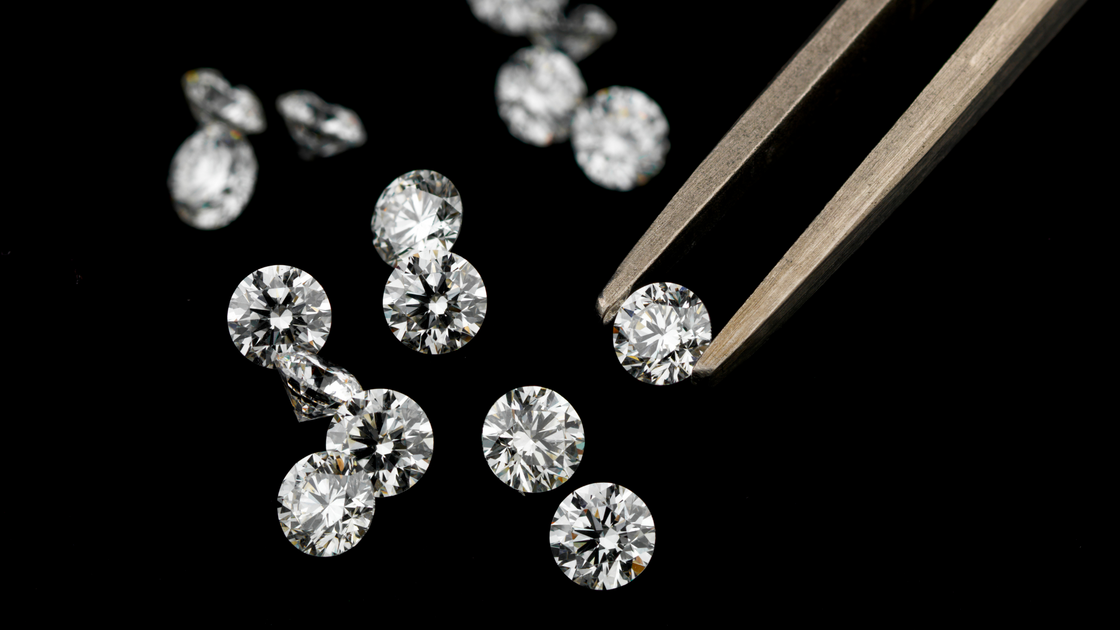 How to tell the Difference between Crystal and Diamond? – Greis Jewelers