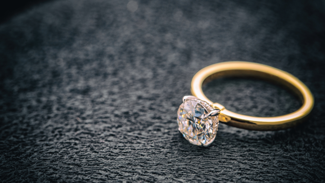 What is a Floating Diamond Ring – Greis Jewelers
